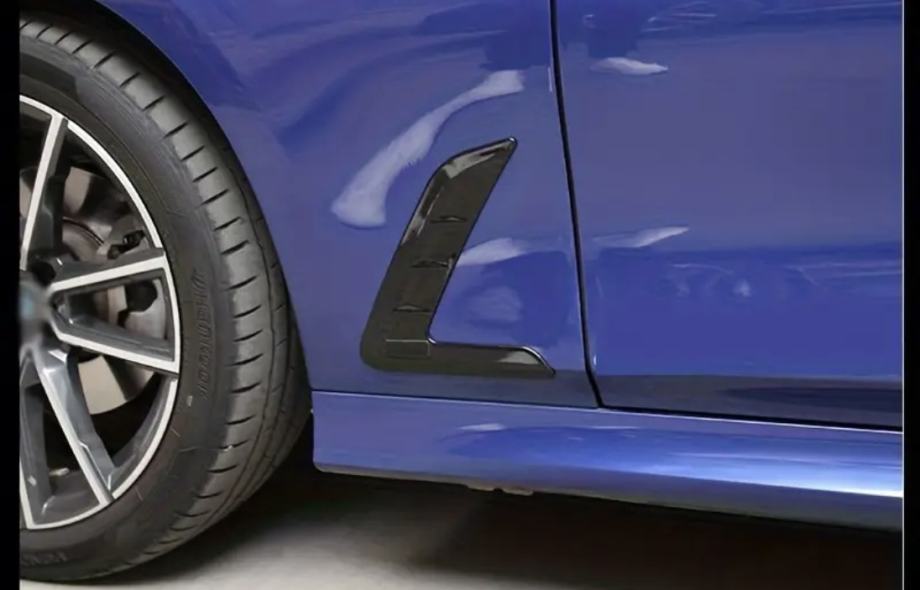 ABS okrasni stranski letaki za BMW serija 3 g20 v piano black barvi