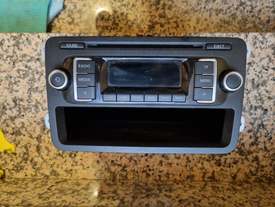 Avto radio vw caddy 2012 letnik