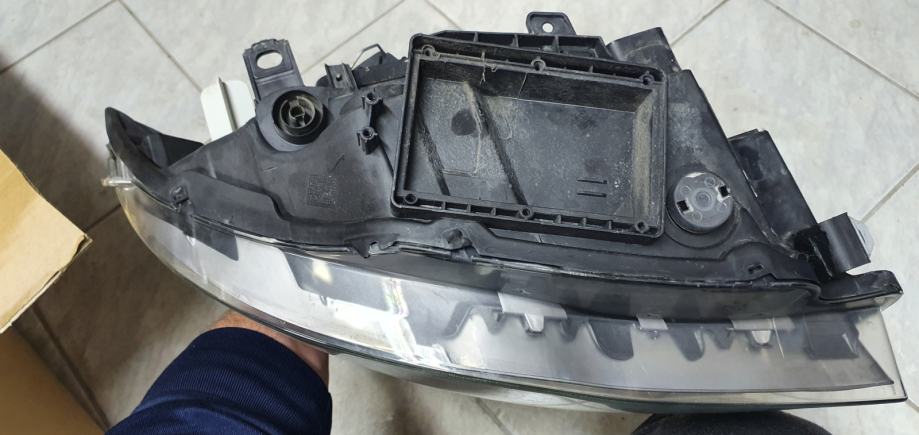 BMW 1 E87 LEVA LUČ ŽAROMET 63117249649 ALI 89502128