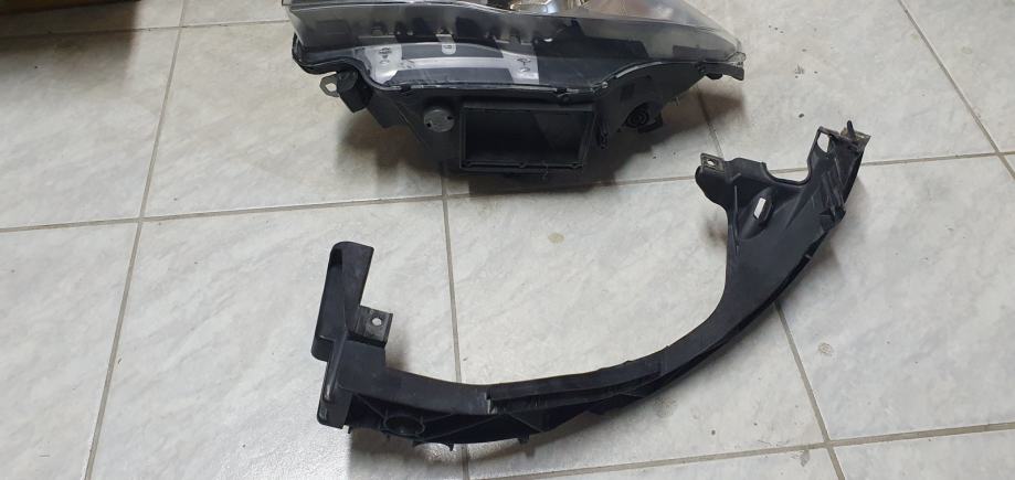 BMW 1 E87 LEVA LUČ ŽAROMET 63117249649 ALI 89502128