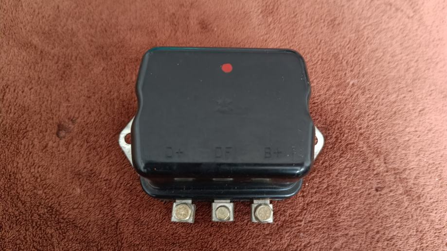 ISKRA – ORIGINALNI REGULATOR NAPETOSTI (NOS) Fiat 126p in Zastava 750