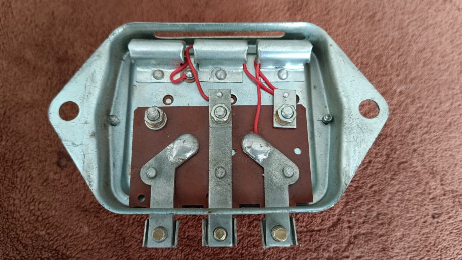 ISKRA – ORIGINALNI REGULATOR NAPETOSTI (NOS) Fiat 126p in Zastava 750