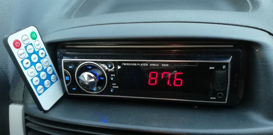 USB avtoradio na daljinca