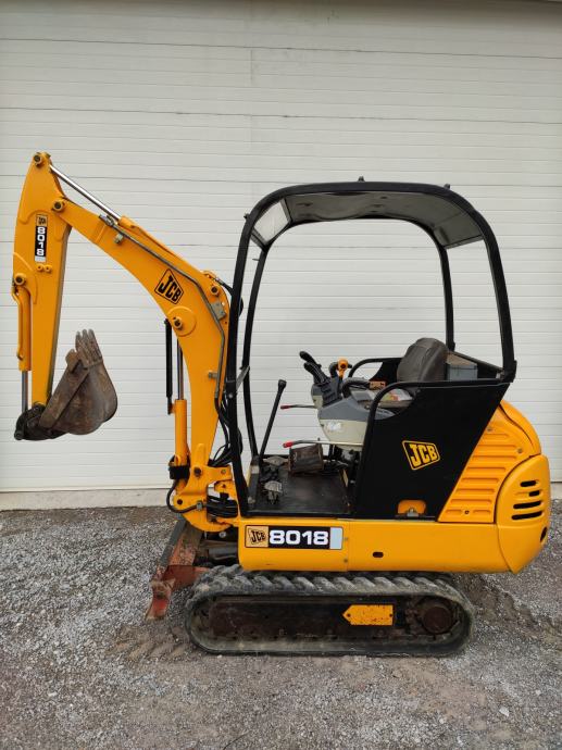 JCB 8018 MINI BAGER ODLIČNO OHRANJEN