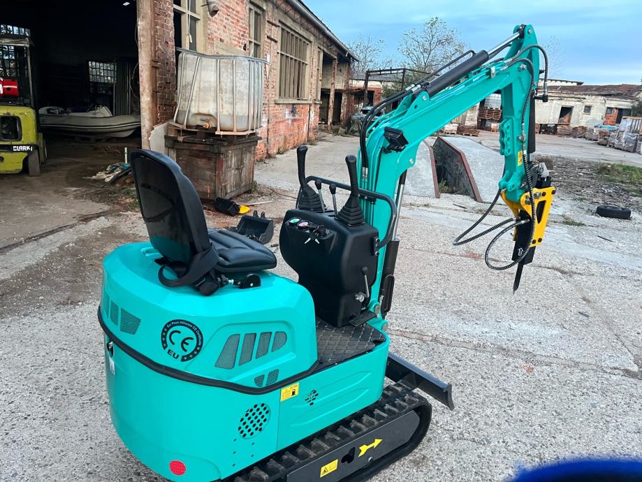 mini bager 1.1t (cekic, svrdlo, planirka)
