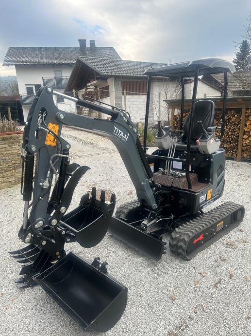 Mini Bager Titan TE18E, malo rabljen, kvaliteten, robusten, prodam