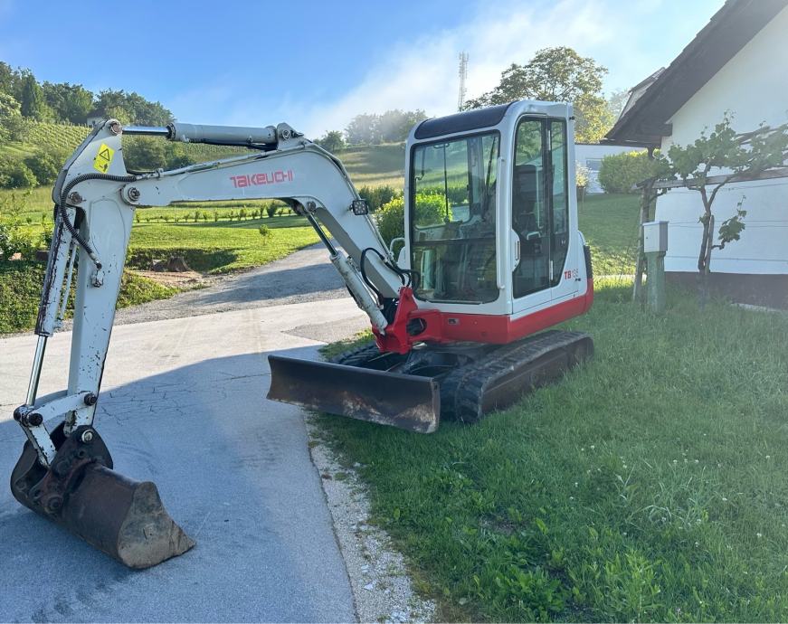 Takeuchi TB135 mini bager 3.5T