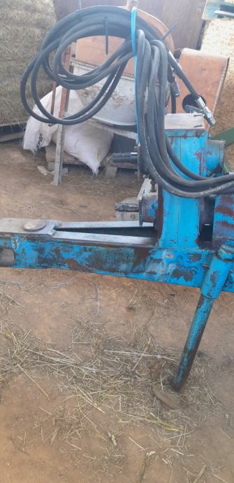 Balirka za okrogle bale