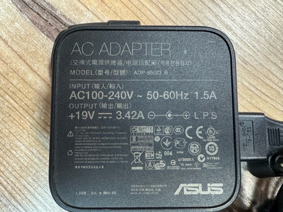 Polnilec Asus ADP-65GD B za prenosnik ali monitor