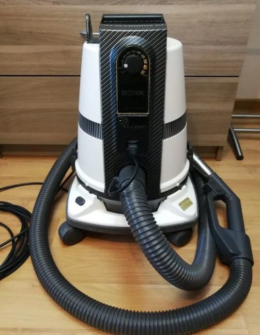 Bork V601 sesalnik