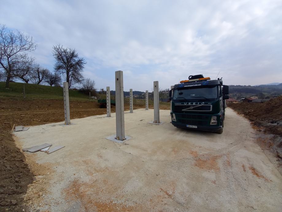 BETONSKI STEBRI , STEBRI ZA KOZOLEC,NADSTREŠEK,STROJNO LOPO