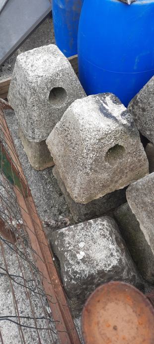 BETONSKI PODSTAVKI VIŠINE 30 CM