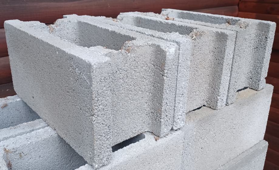 Betonski škarpniki - zidaki, 40 x 19 x 19 cm, 46 kosov, prodam