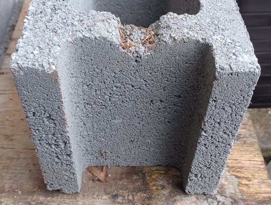 Betonski škarpniki - zidaki, 40 x 19 x 19 cm, 46 kosov, prodam