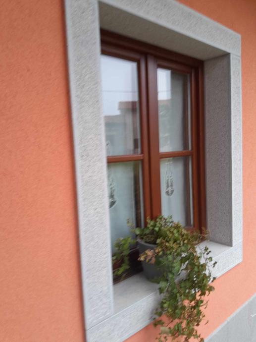 Okenski okvirji iz štokanega betona