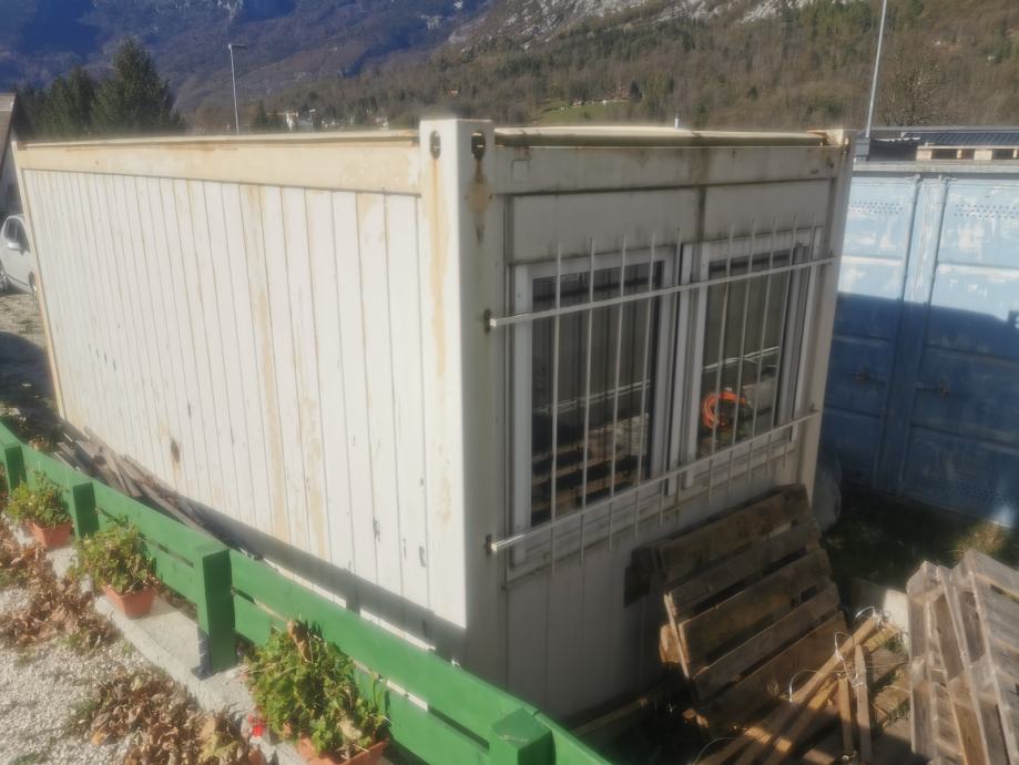 bivalni kontejner