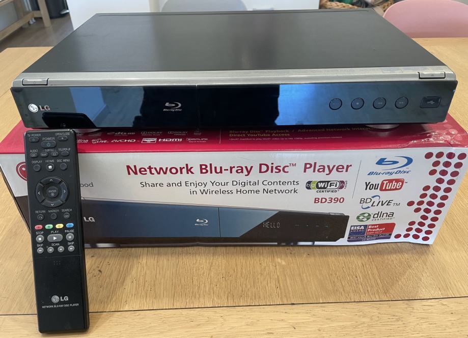 Blu-Ray predvajalnik LG BD390 - vrhunski z originalno embalažo