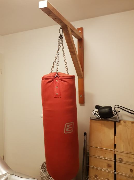 Boks vreča 30kg z nosilcem in boks rokavice