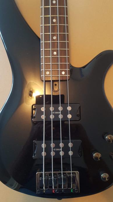 BAS BASS KITARA YAMAHA RBX 374 ČRNA 4 STRUNSKA AKTIVNA
