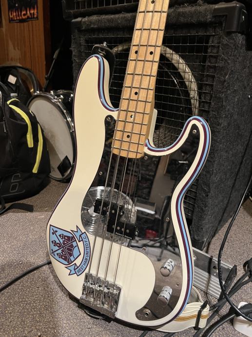 Bass kitara Fender Precison Steve Harris model (Iron Maiden)