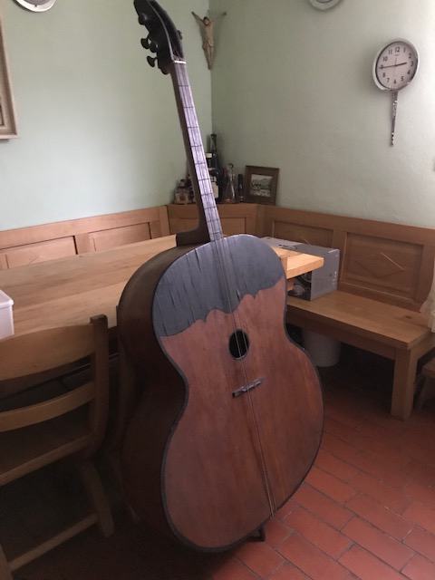 Berda bas starinski inštrument