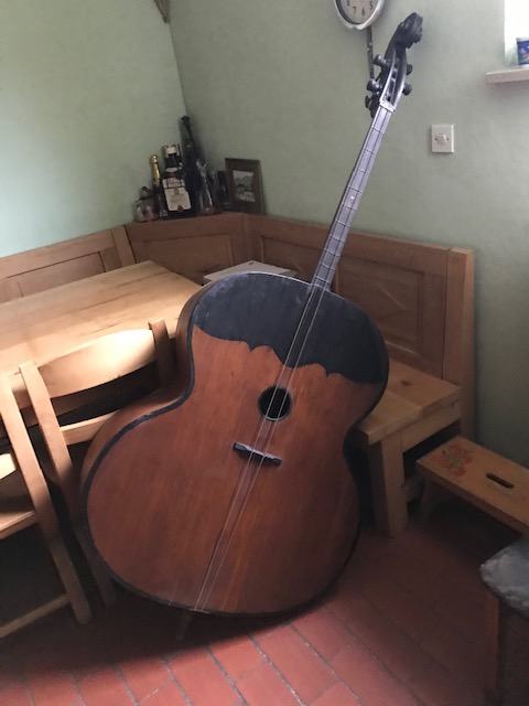 Berda bas starinski inštrument