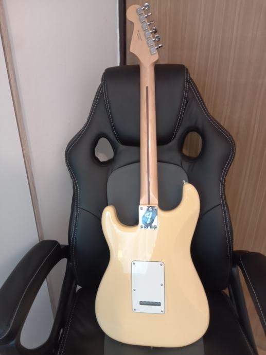 električna kitara Fender Player stratocaster HSS kot nova!