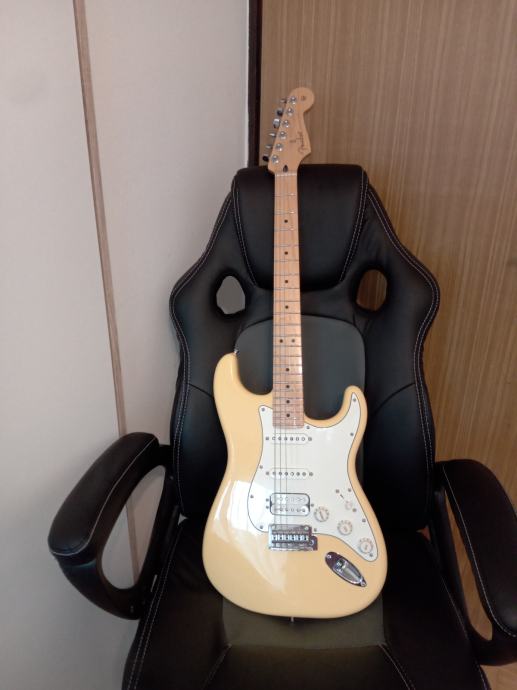 električna kitara Fender Player stratocaster HSS kot nova!