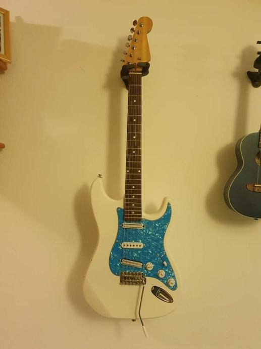 Električna kitara Fender Squier Stratocaster Custom HSH