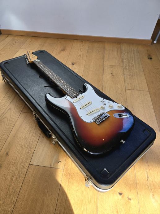 Električna kitara Squier by Fender JV23291 (1982)