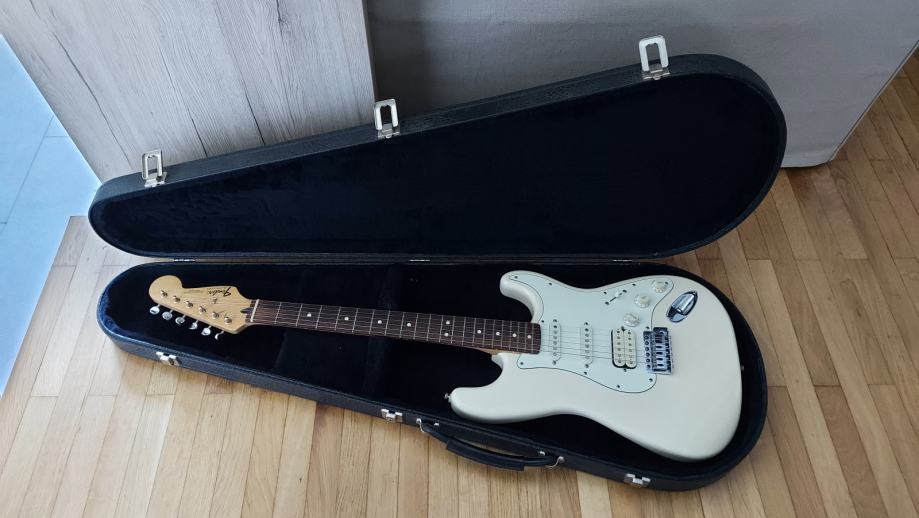Fender Stratocaster kitara