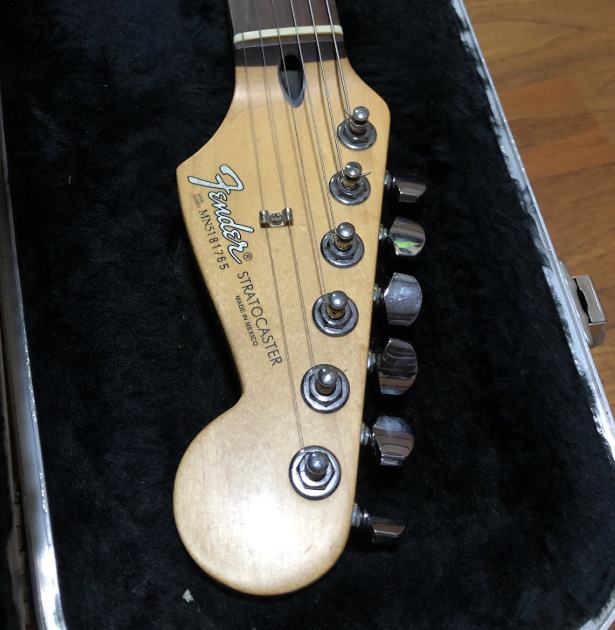 Kitara Fender Stratocaster