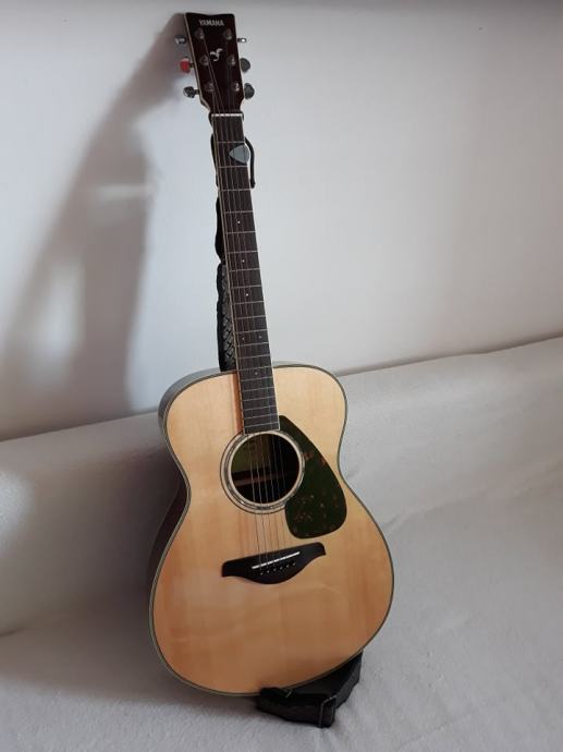 Kitara Yamaha FS830