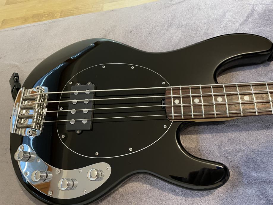 BASS KITARA, MUSIC MAN STING RAY 4 - ORIGINAL USA