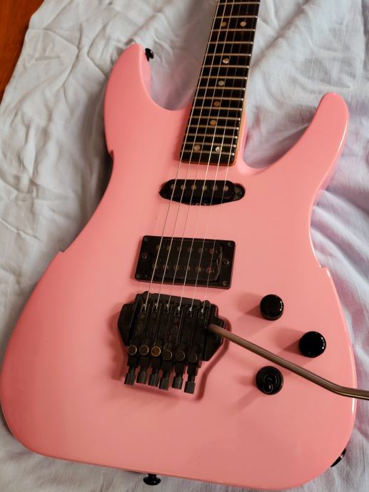 Peavey Vandenberg in Rock-It Pink