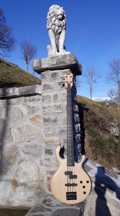 Pedulla MVP 4 1988 menjam za Warwick Thumb 6