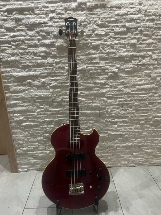 Yamaha bass kitara