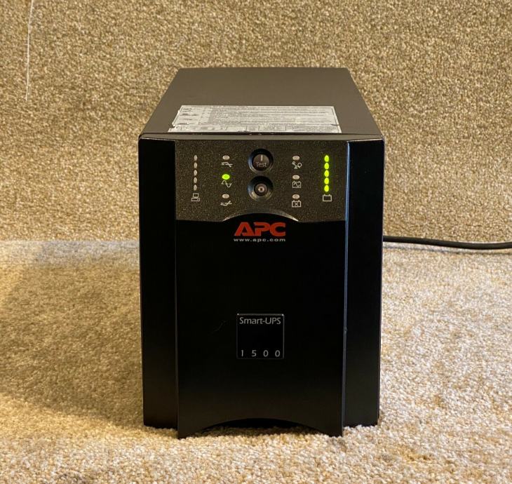 APC Smart-UPS 1500VA z popolnoma novimi baterijami