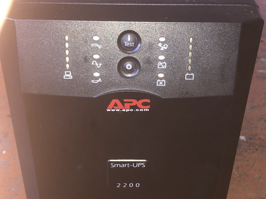 UPS, napajalna postaja, napajalnik, brezprekinitveno napajanje 2200W