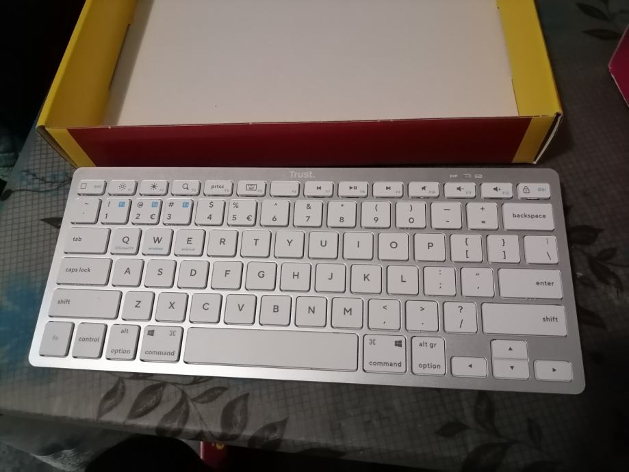 Brezzicna tipkovnica Bluetooth