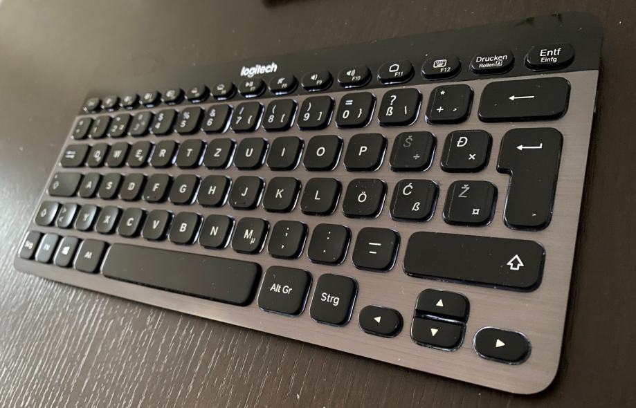 Tipkovnica Logitech K810 Illuminated Bluetooth + torbica