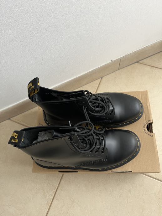 Dr. Martens matt black