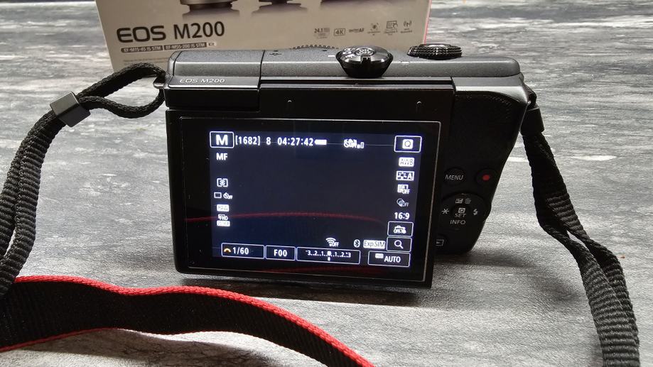 Canon EOS M200 kit