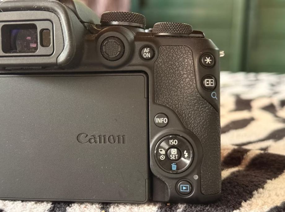Canon EOS R10