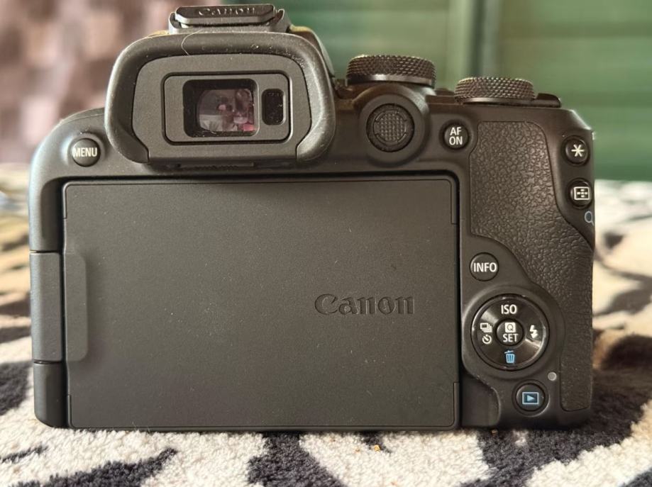 Canon EOS R10