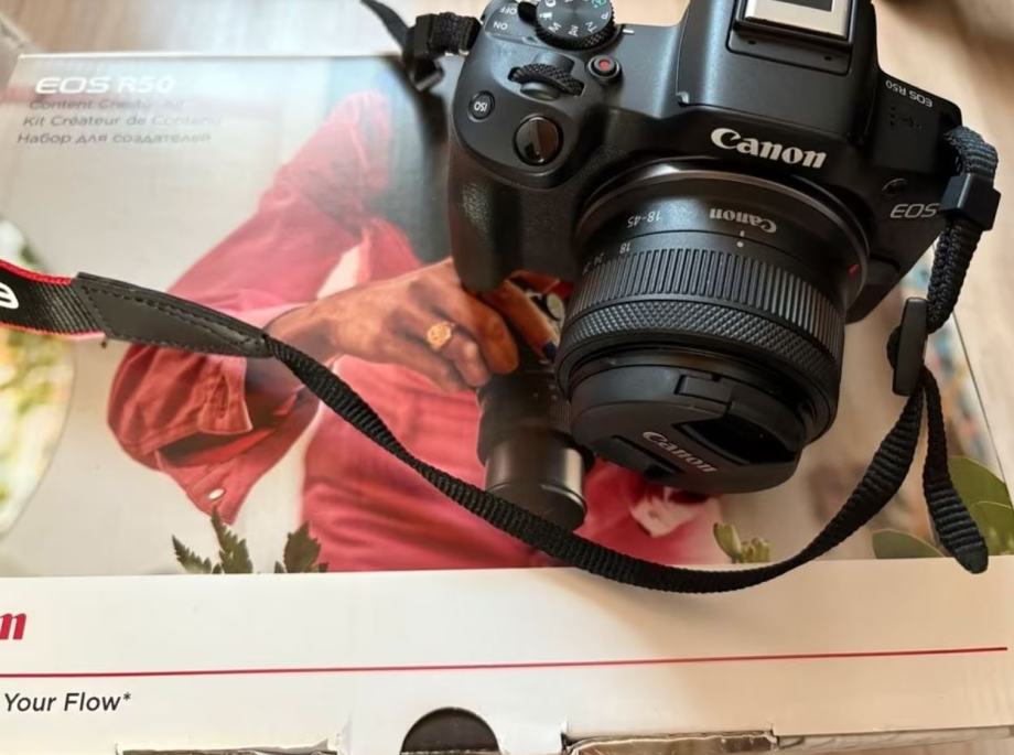 Canon EOS R50