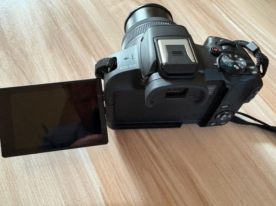 Canon EOS R50