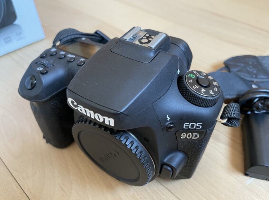Canon EOS 90D