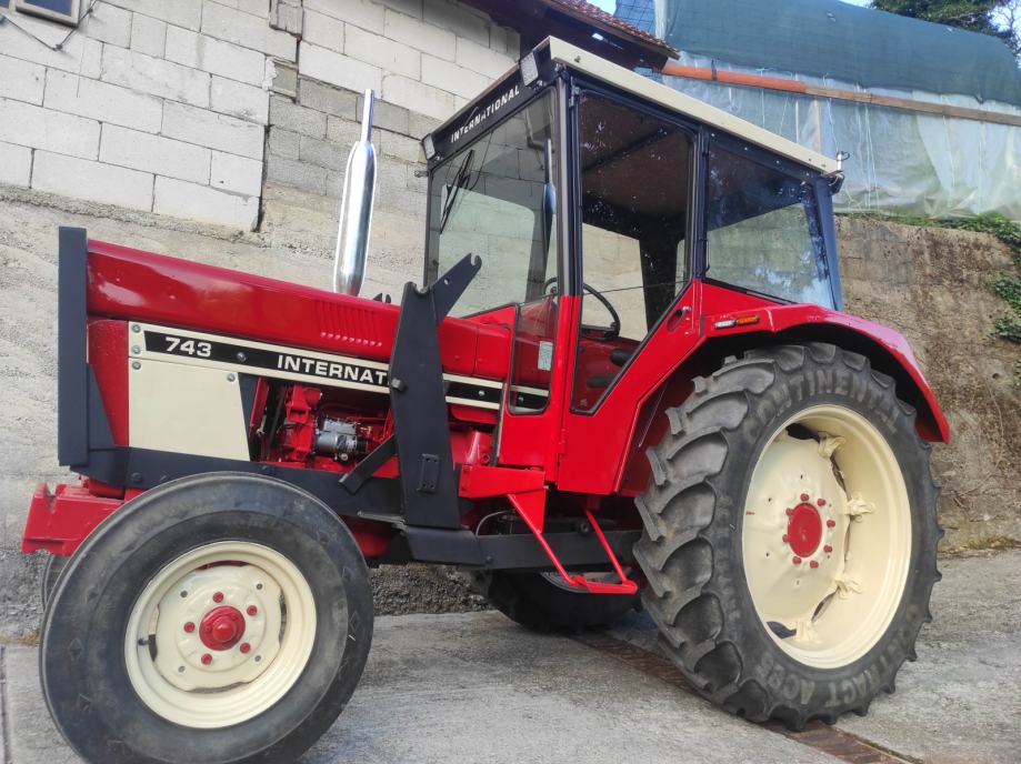Case international IH 743