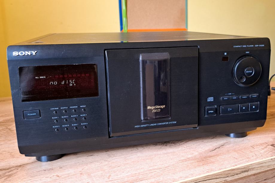 CD Changer za 200 CDjev Sony CDP-CX225
